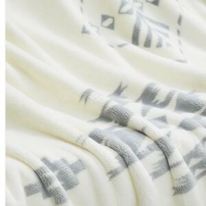 Pendleton | Bedding | Pendleton Fleece Throw Blanket 5 By 70 Hard White ...